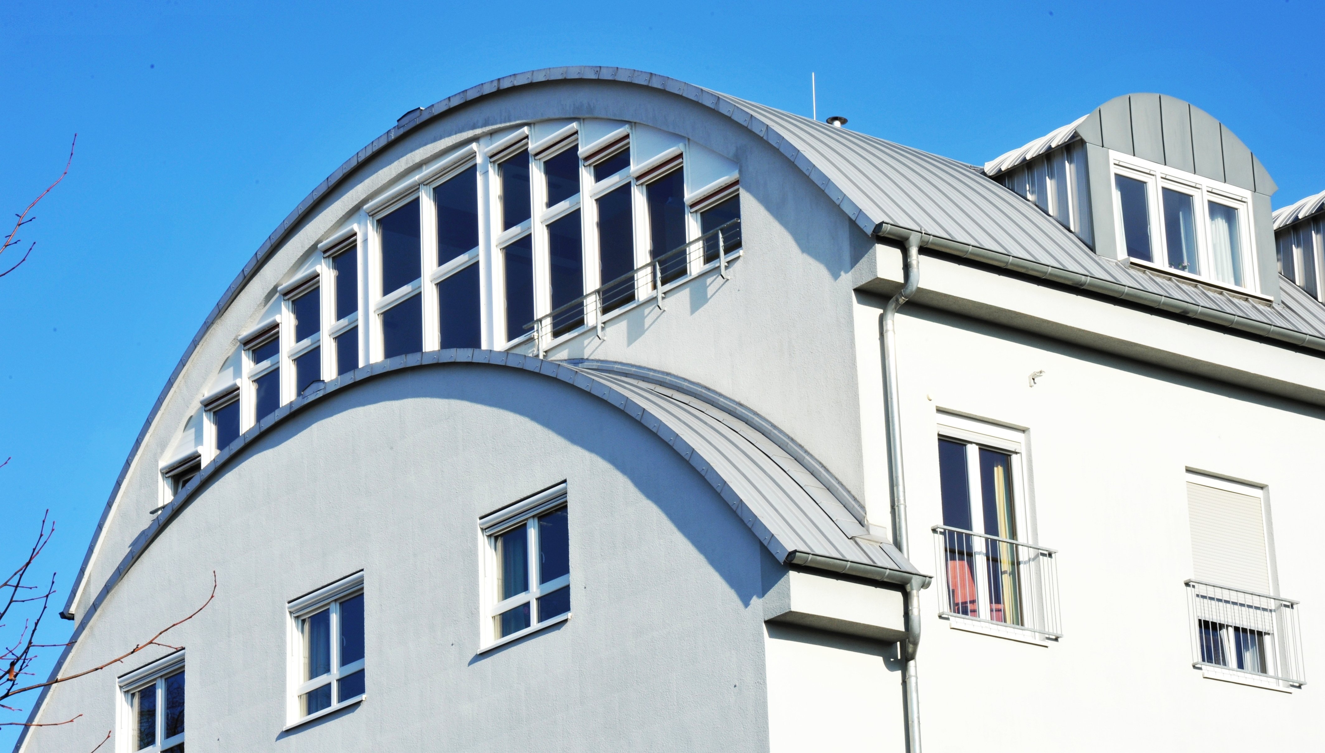 Tonnendach: Stilvoller Exot & Liebhaberei | Roto Dachfenster