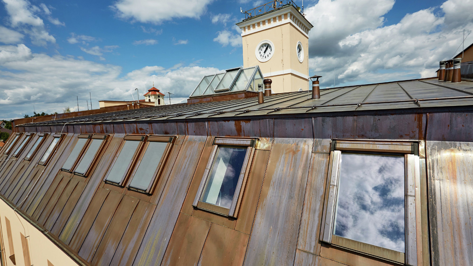 Mansardedak: definitie, stijl & voordelen | Roto dakraam